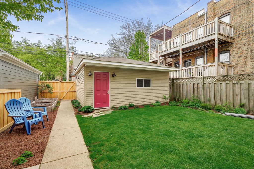 21 Back yard » 312 Estates | Luxury Chicago Real Estate | 312-599-1300