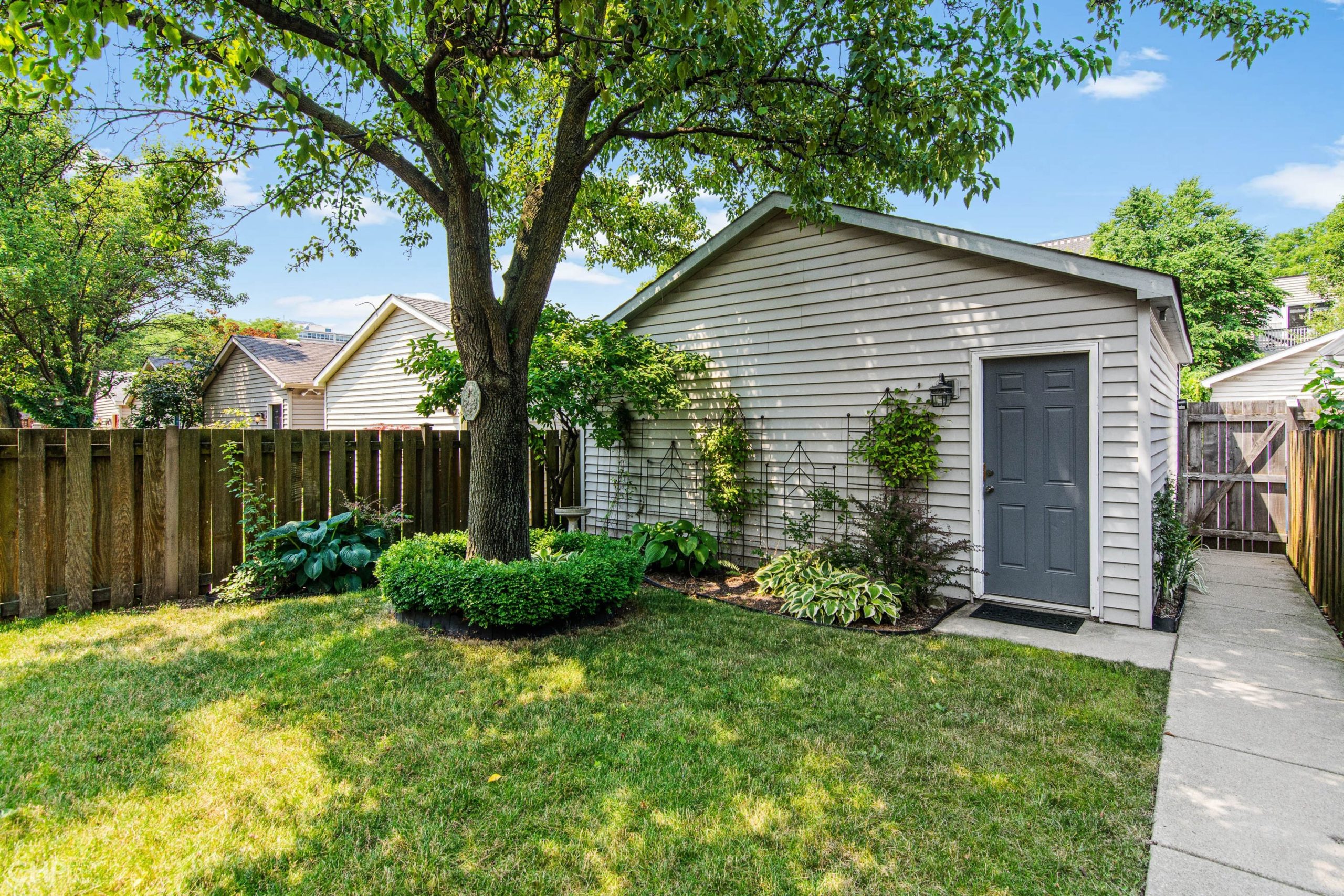 20 yard » 312 Estates | Luxury Chicago Real Estate | 312-599-1300